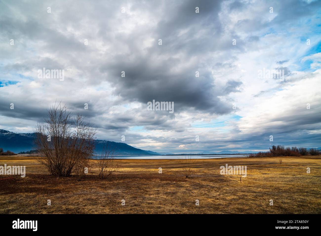Late autumn afternoon at Cascade Reservoir and West Mountain; Cascade ...