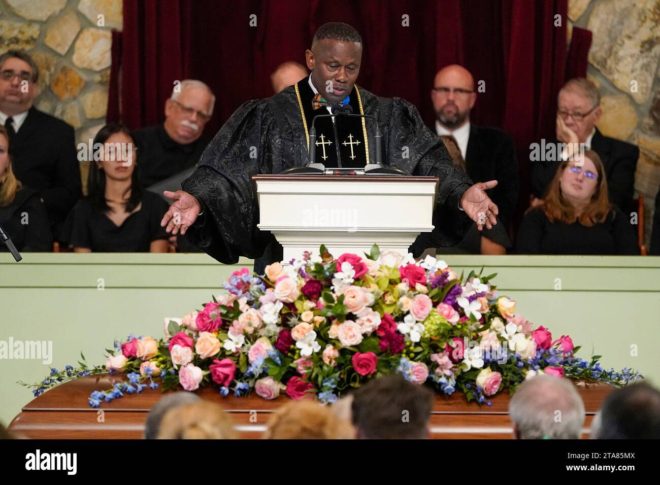 Plains, United States. 29th Nov, 2023. Pastor Tony Lowden gives the ...