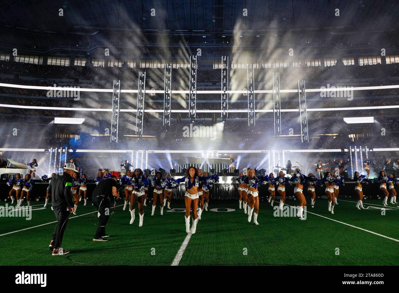 Cheerlding hi-res stock photography and images - Alamy