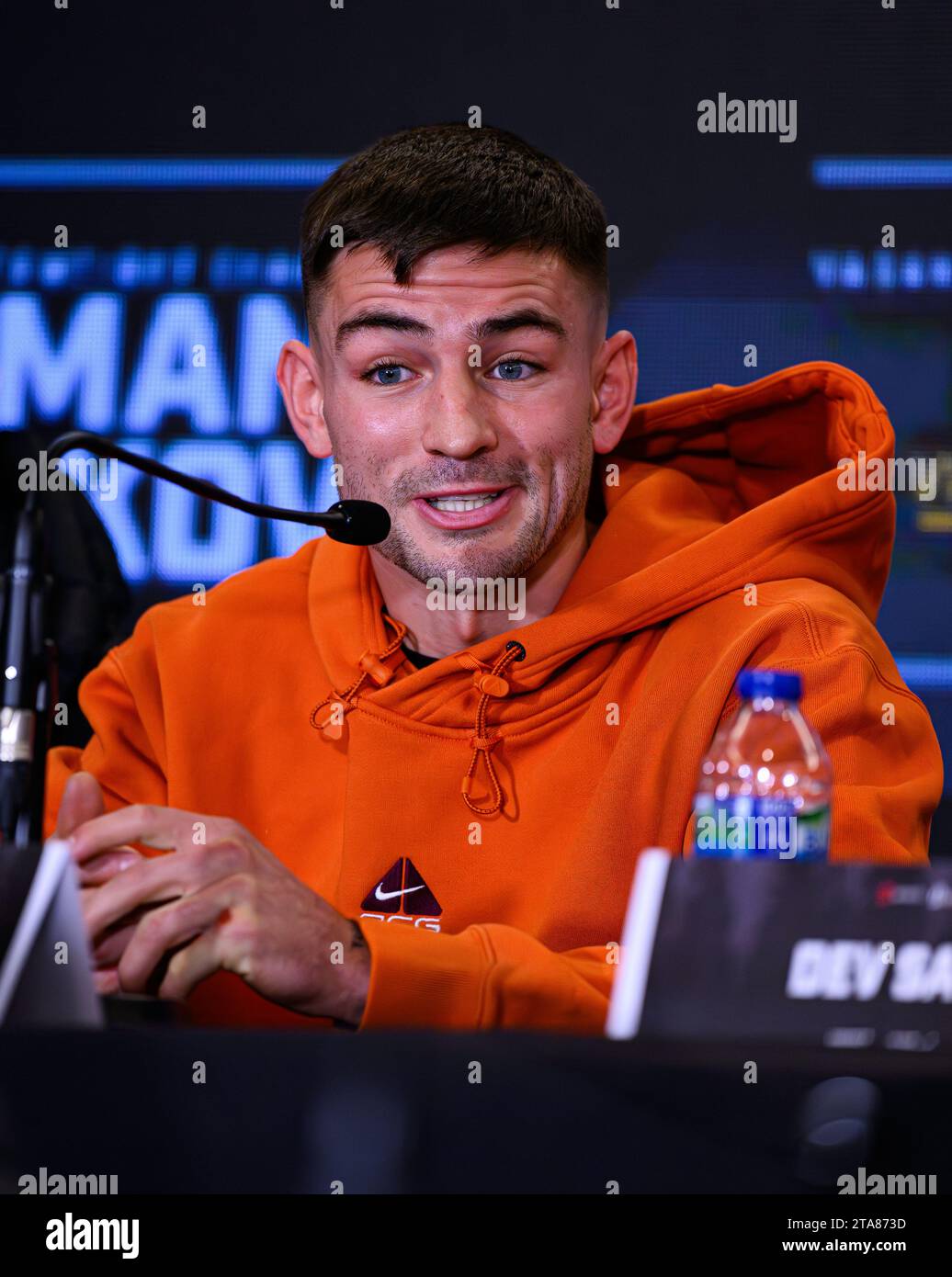 Grappling hooks hi-res stock photography and images - Alamy