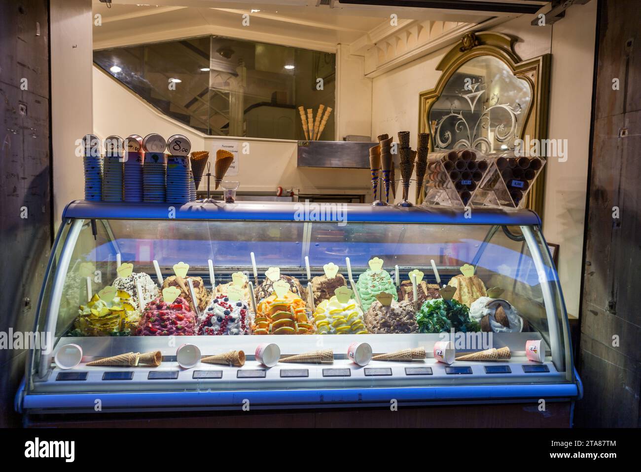 Florence ice cream tourist hi-res stock photography and images - Alamy