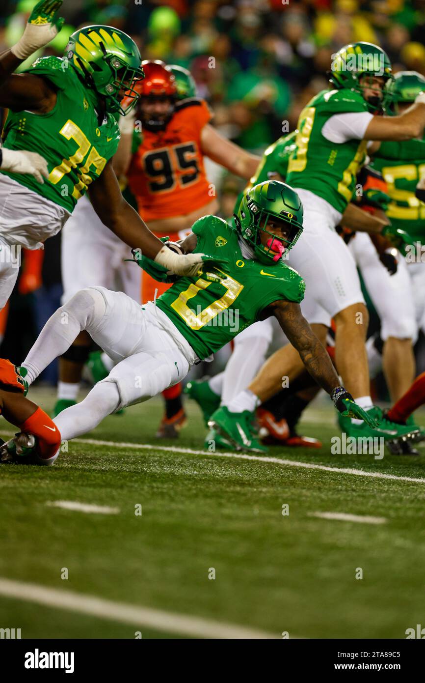 Oregon Ducks running back Bucky Irving (0) runs with the ball during a ...
