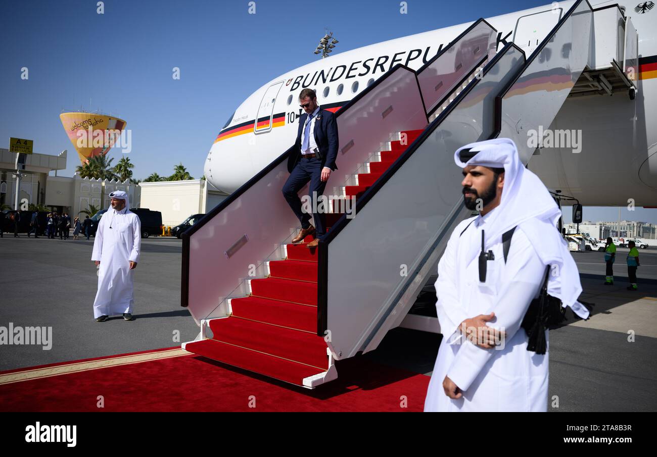 Doha, Qatar. 29th Nov, 2023. KHK Thomass Graap from the BKA, gets out ...