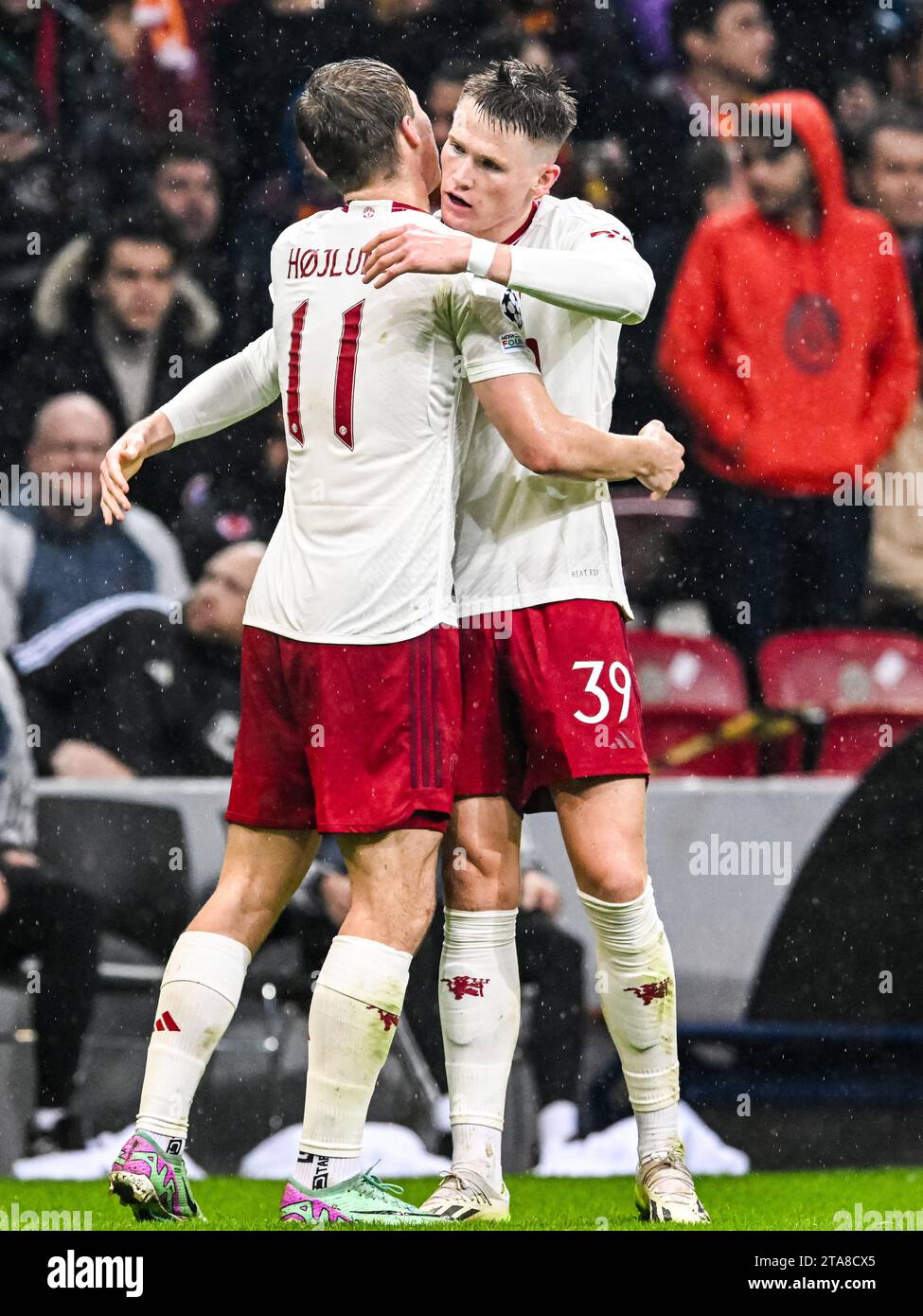 ISTANBUL - (l-r) Rasmus Hojlund of Manchester United FC, Scott ...