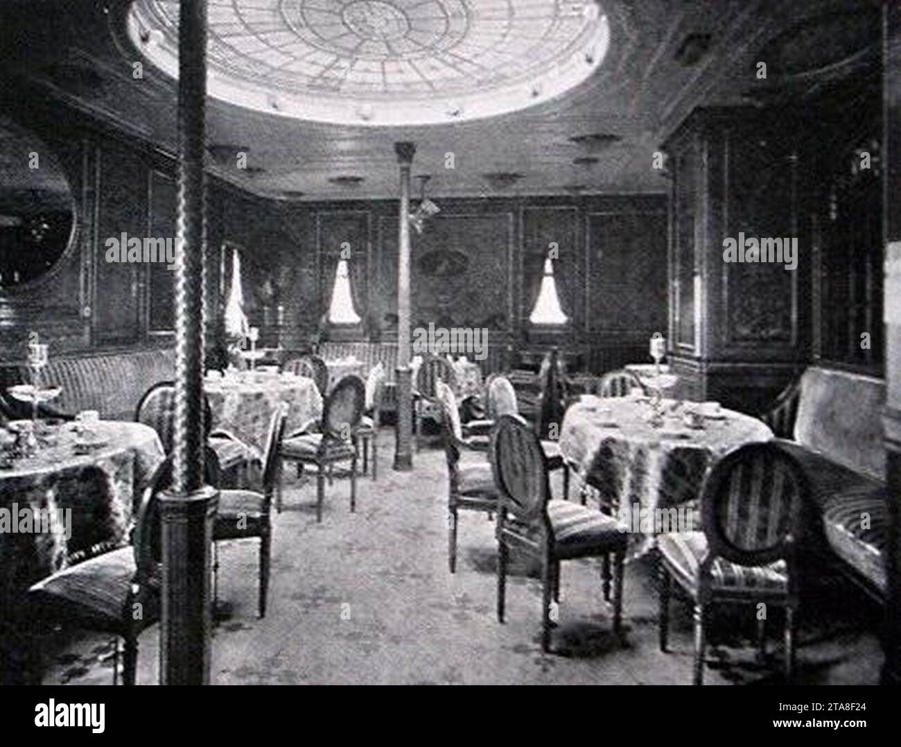 Vienna Café on the SS Kronprinzessin Cecilie Stock Photo - Alamy
