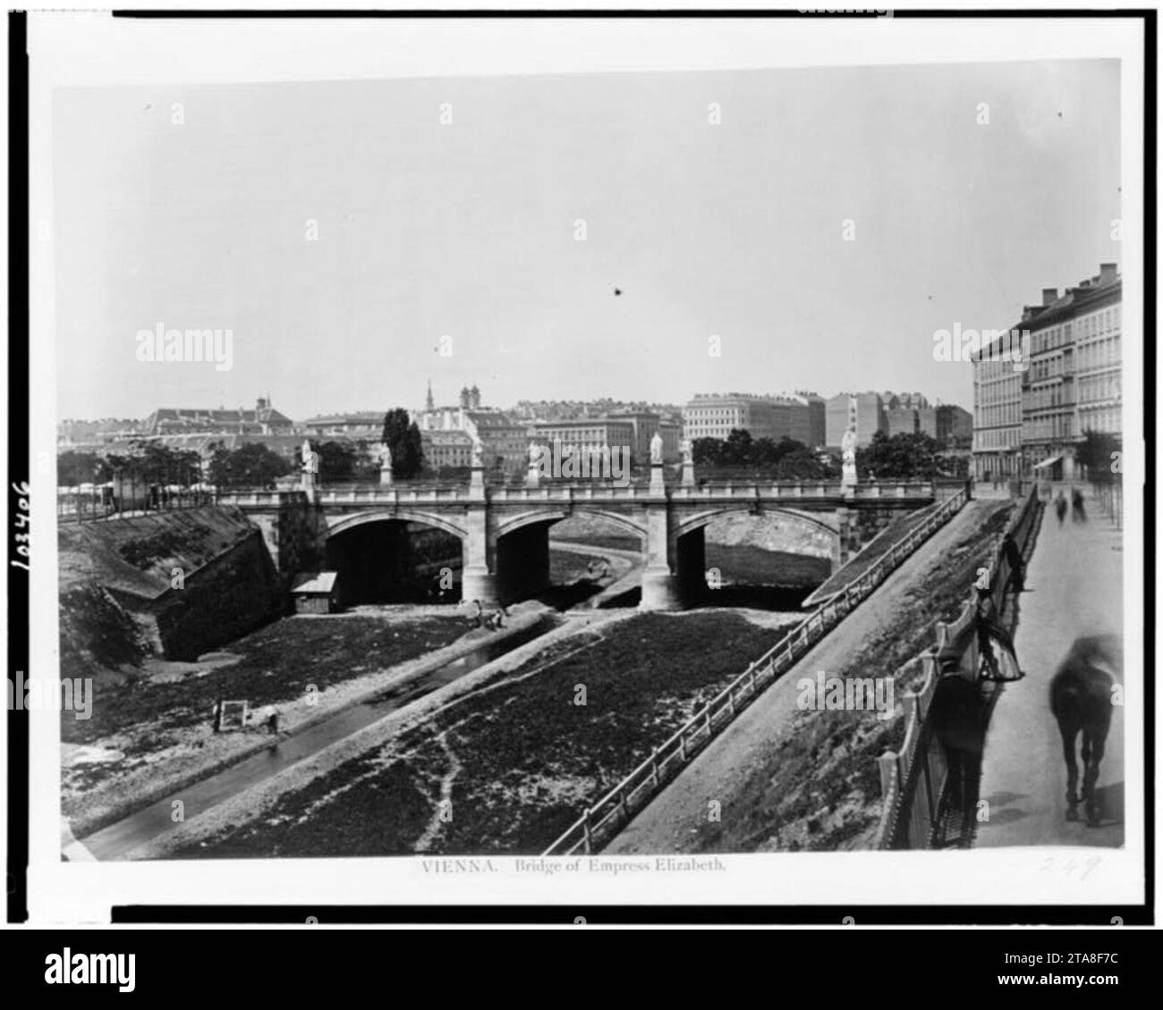 Vienna. Bridge of Empress Elizabeth Stock Photo - Alamy