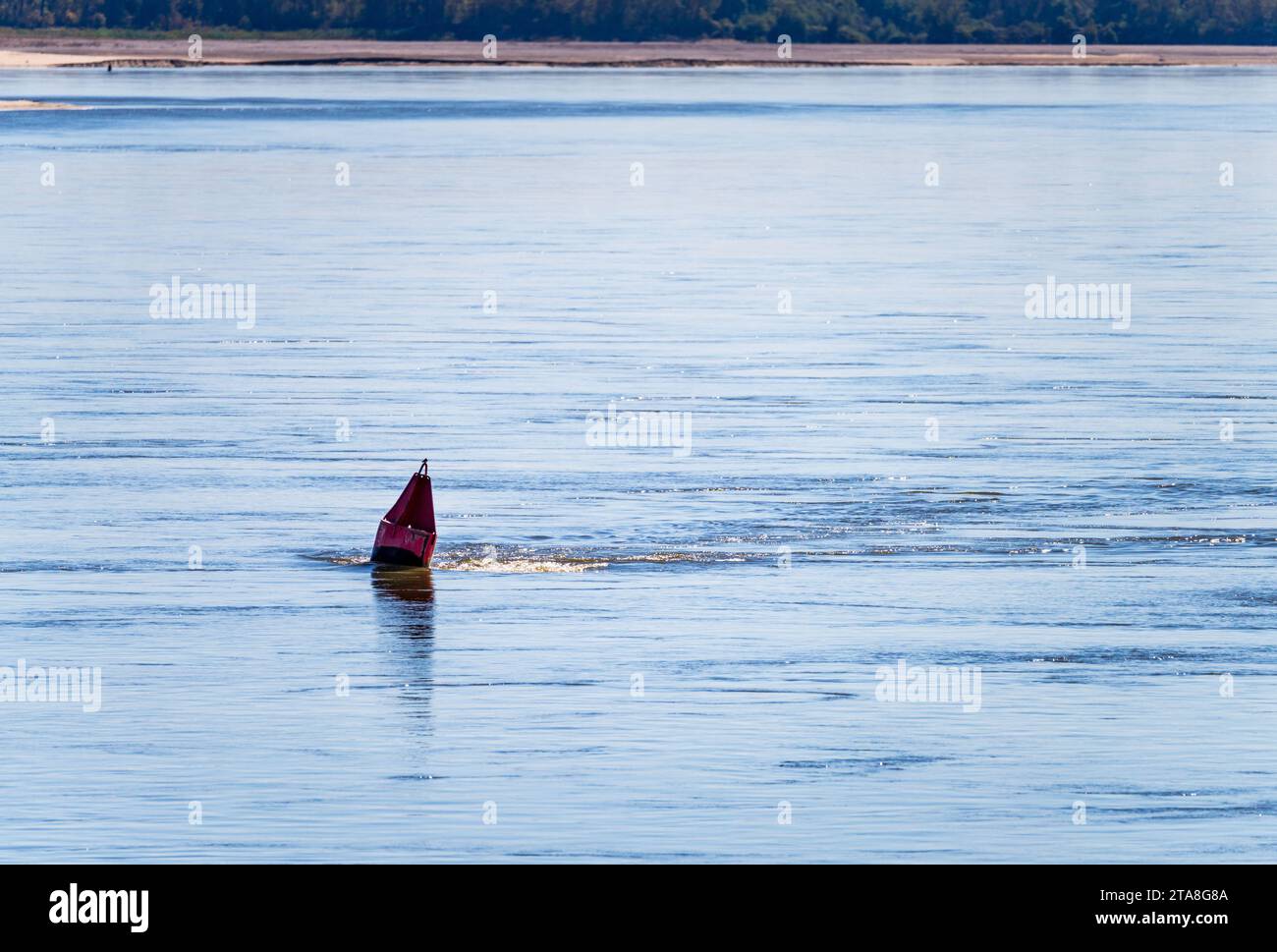Low water levels in the lower Mississippi river expose sand bars and ...