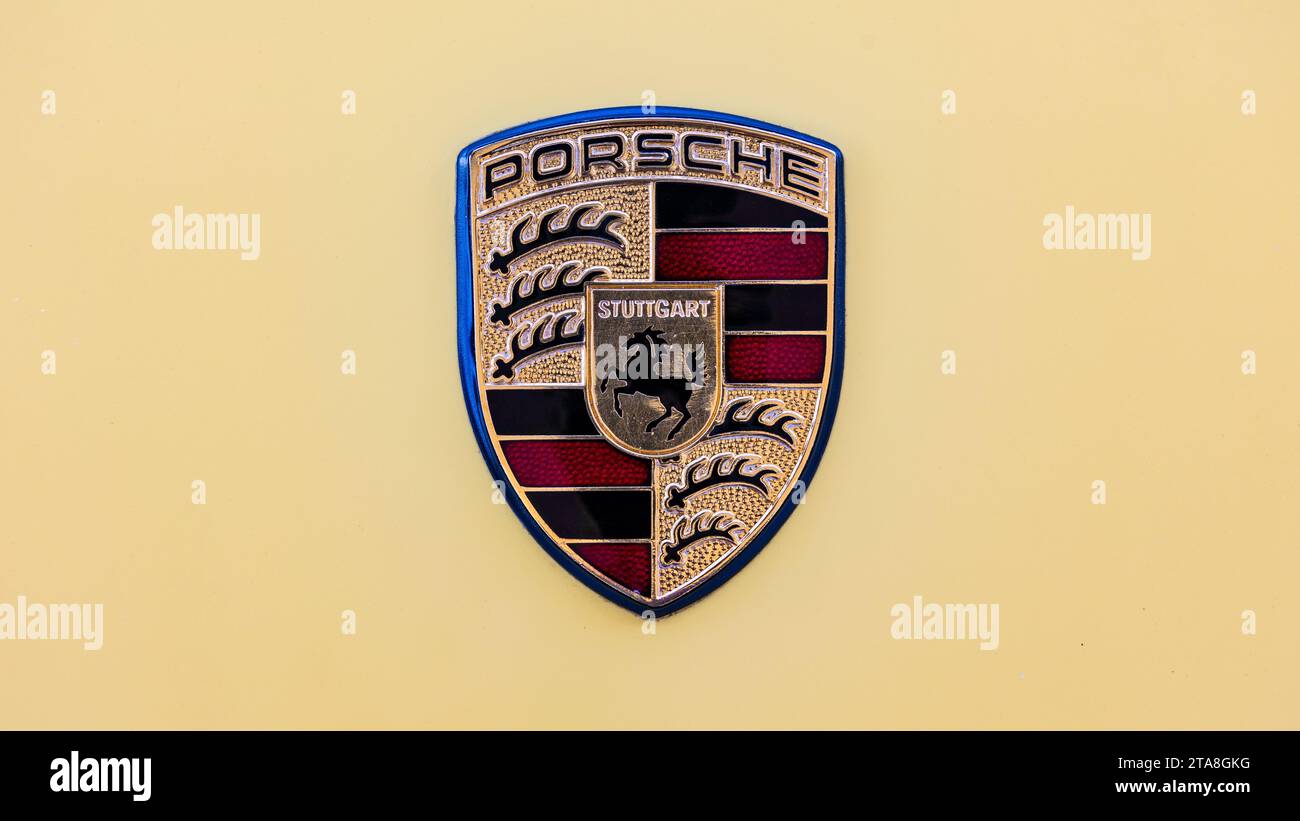 Porsche 911 dakar hi-res stock photography and images - Alamy