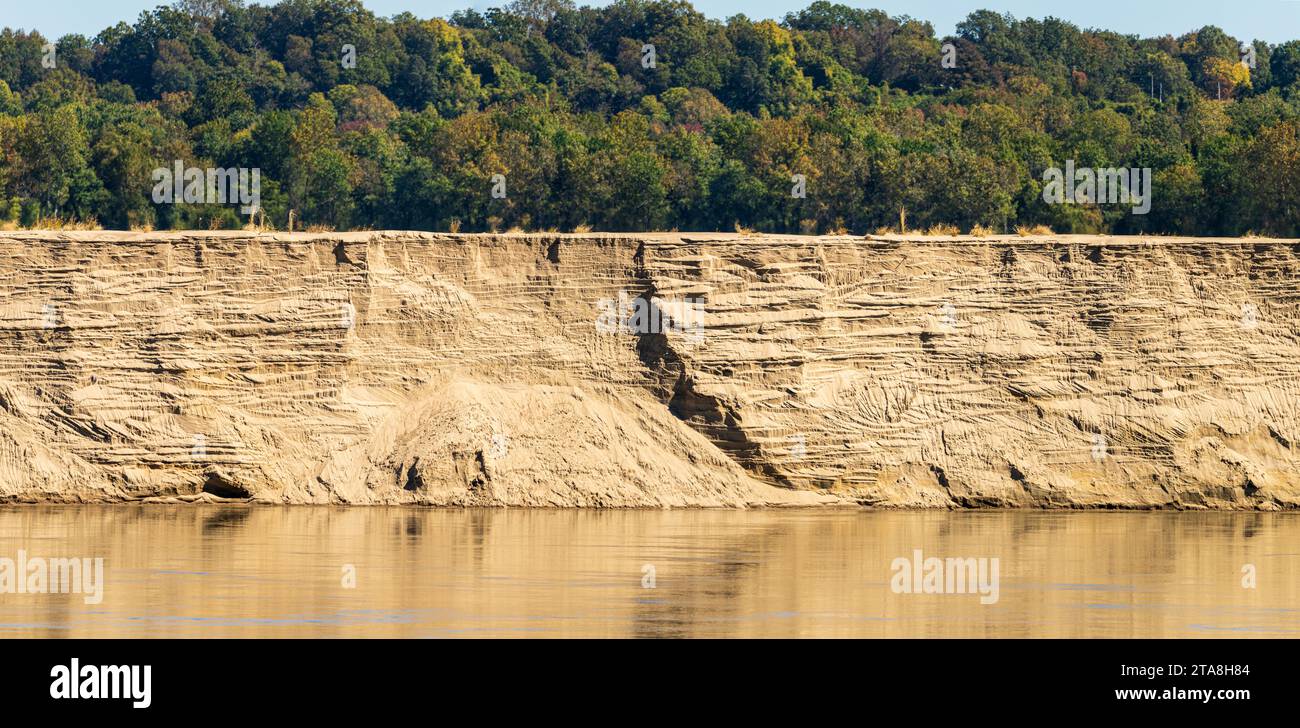 Extreme low water conditions on Mississippi river in October 2023 ...