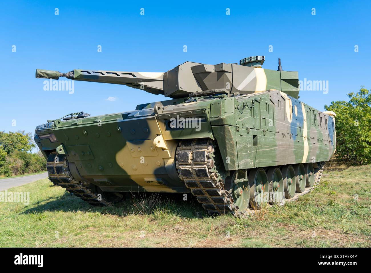 Hungarian Lynx infantry fighting vehicle (IFV) with 30mm machine gun ...