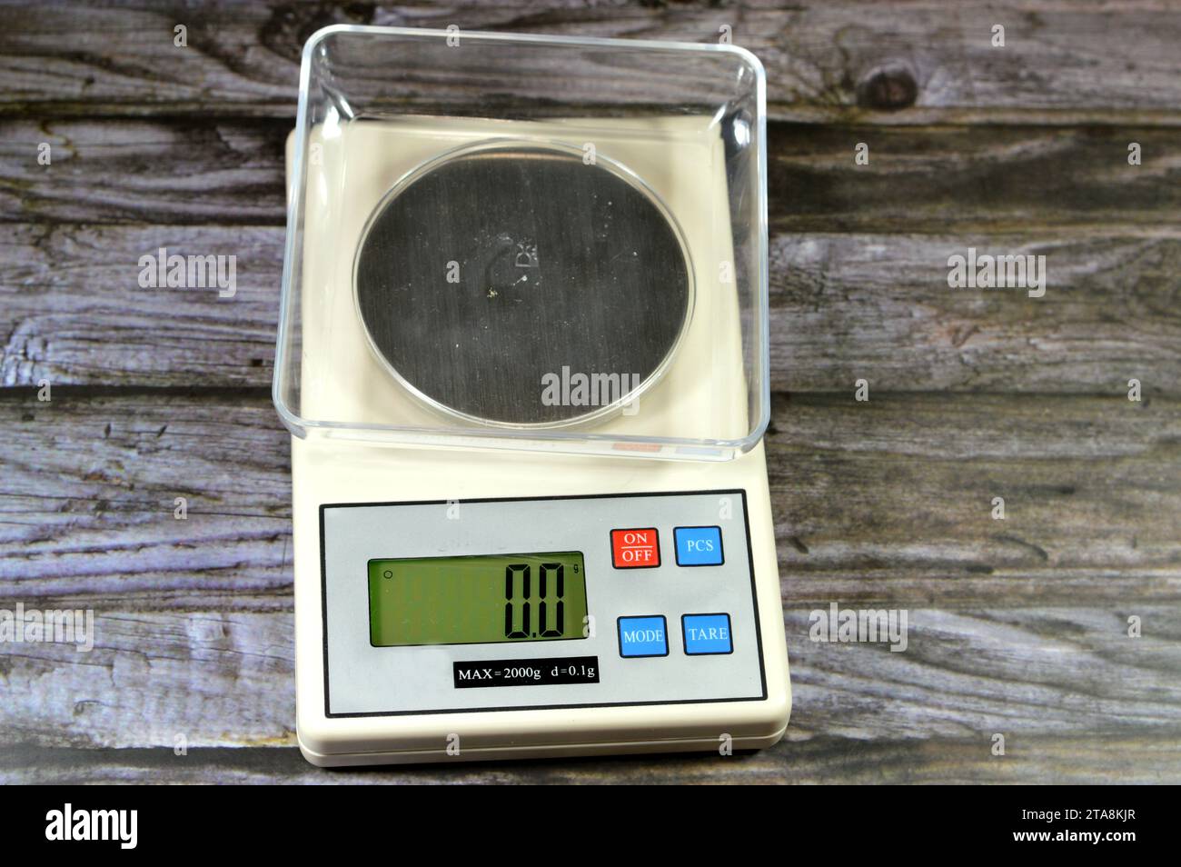 Gold weight scale hi-res stock photography and images - Alamy