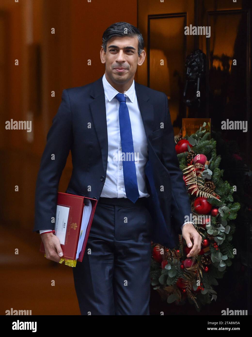London, UK. 29th Nov, 2023. Prime Minister Rishi Sunak leaves 10 Downing Street for Parliament ...
