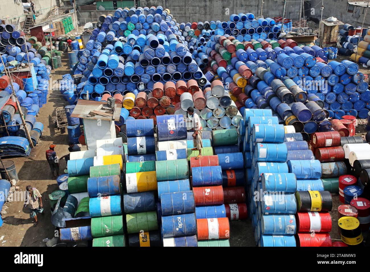 Dhaka, Bangladesh. 29th Nov, 2023. A top view of stack empty oil drums ...