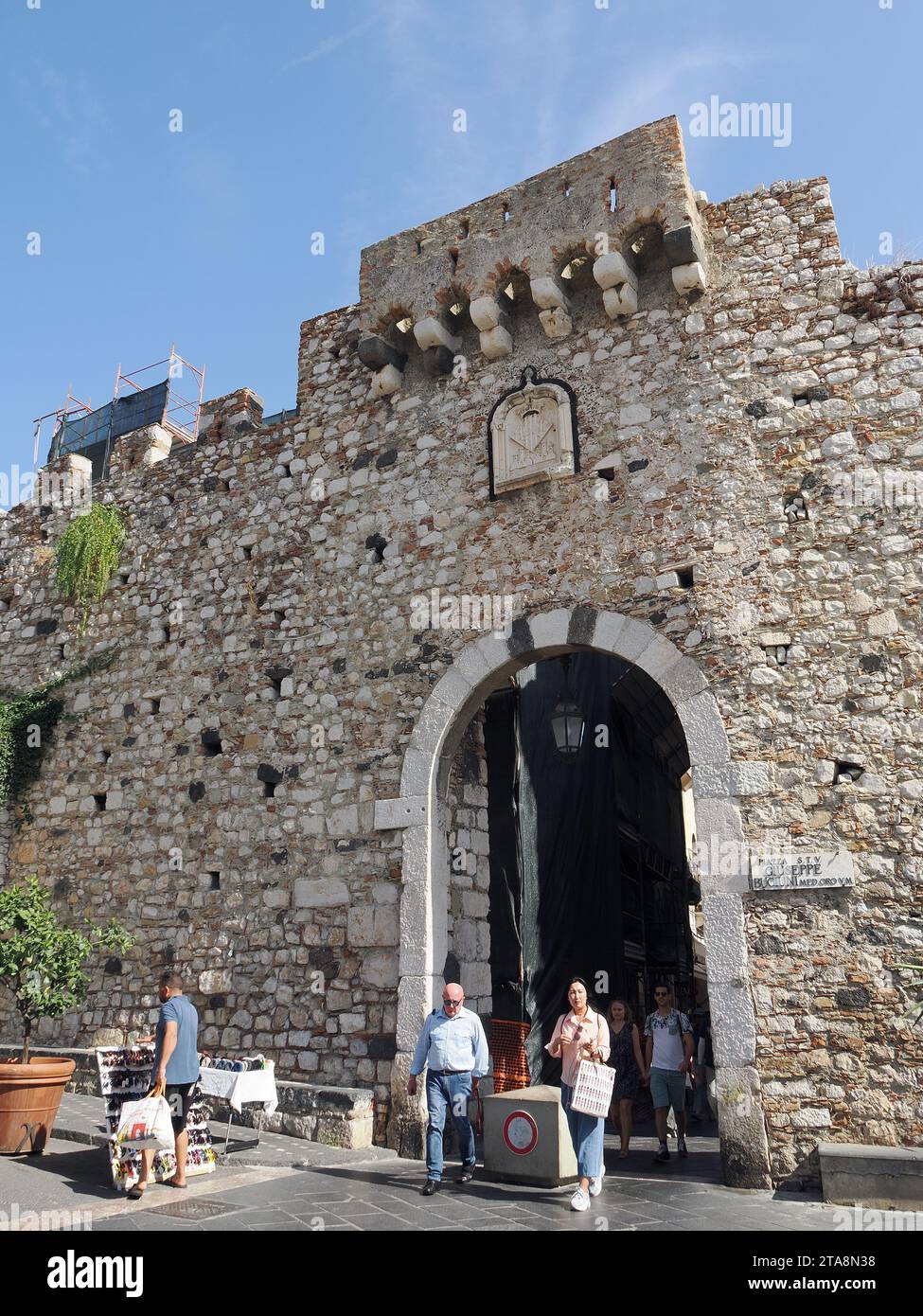 Porta Catania, city gate, Taormina, Messina, Sicily, Sicilia, Italy ...