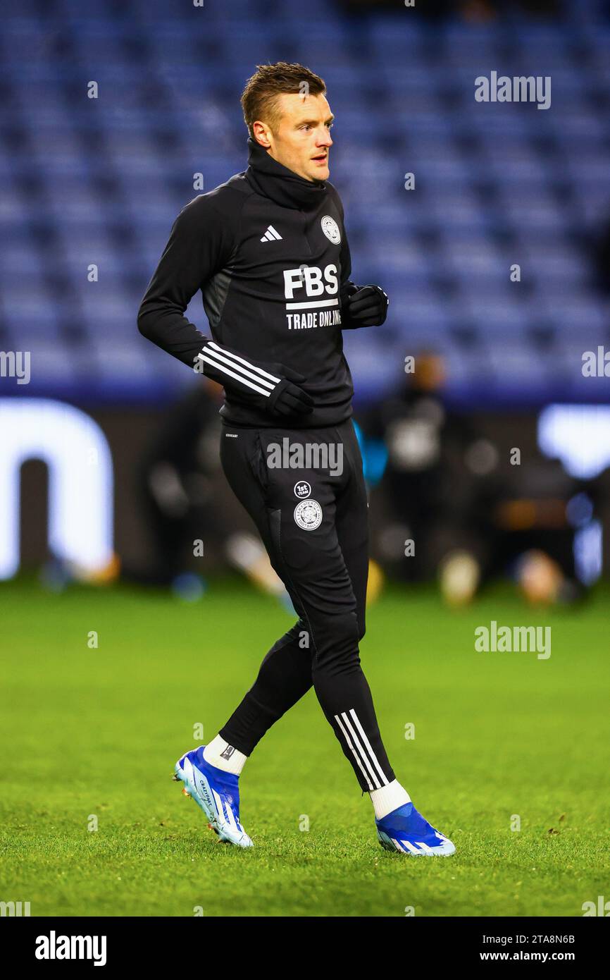 Sheffield, UK. 29th Nov, 2023. Jamie Vardy of Leicester City warms up ...