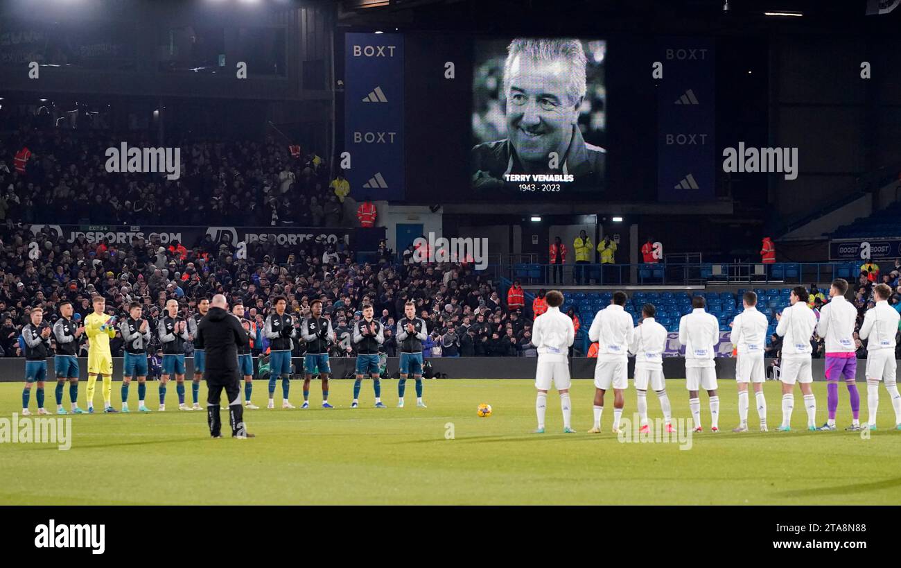 Players observe a minute's applause in memory of former England manager ...