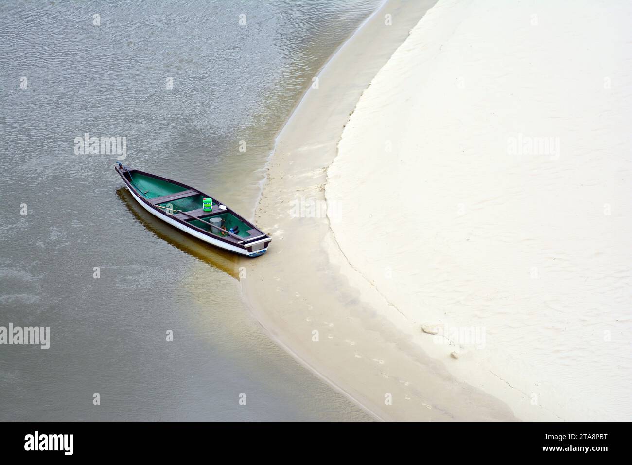 Boat on a sandy beach Stock Photo - Alamy