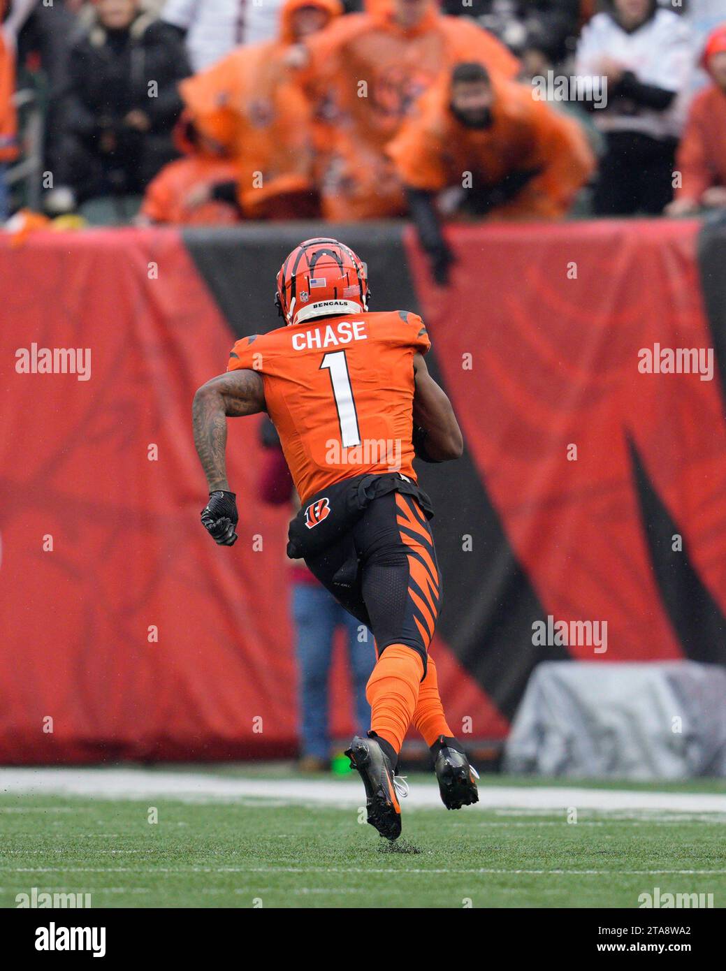 Cincinnati Bengals wide receiver Ja'Marr Chase (1) runs after making a ...