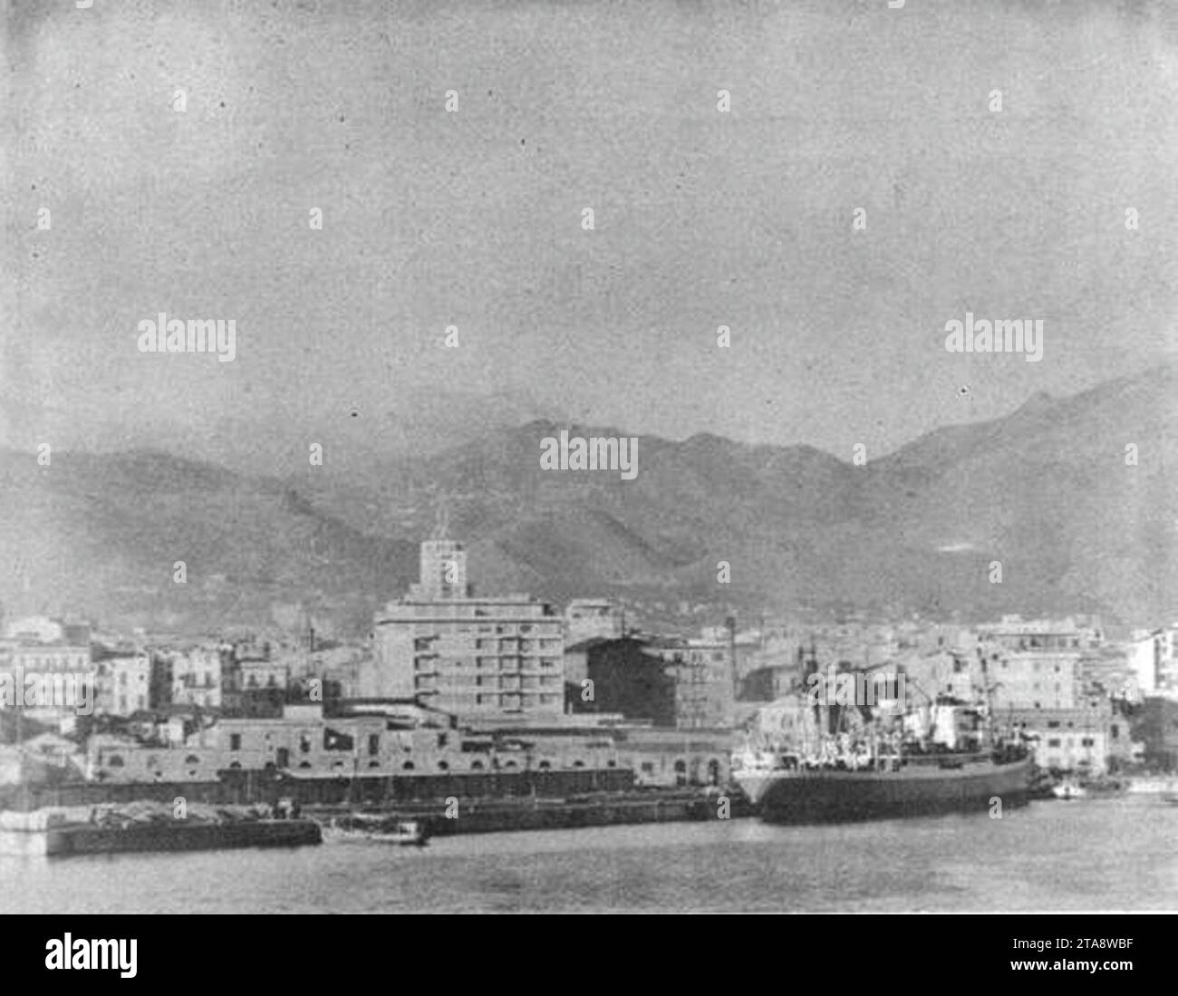 February 1957 hi-res stock photography and images - Alamy