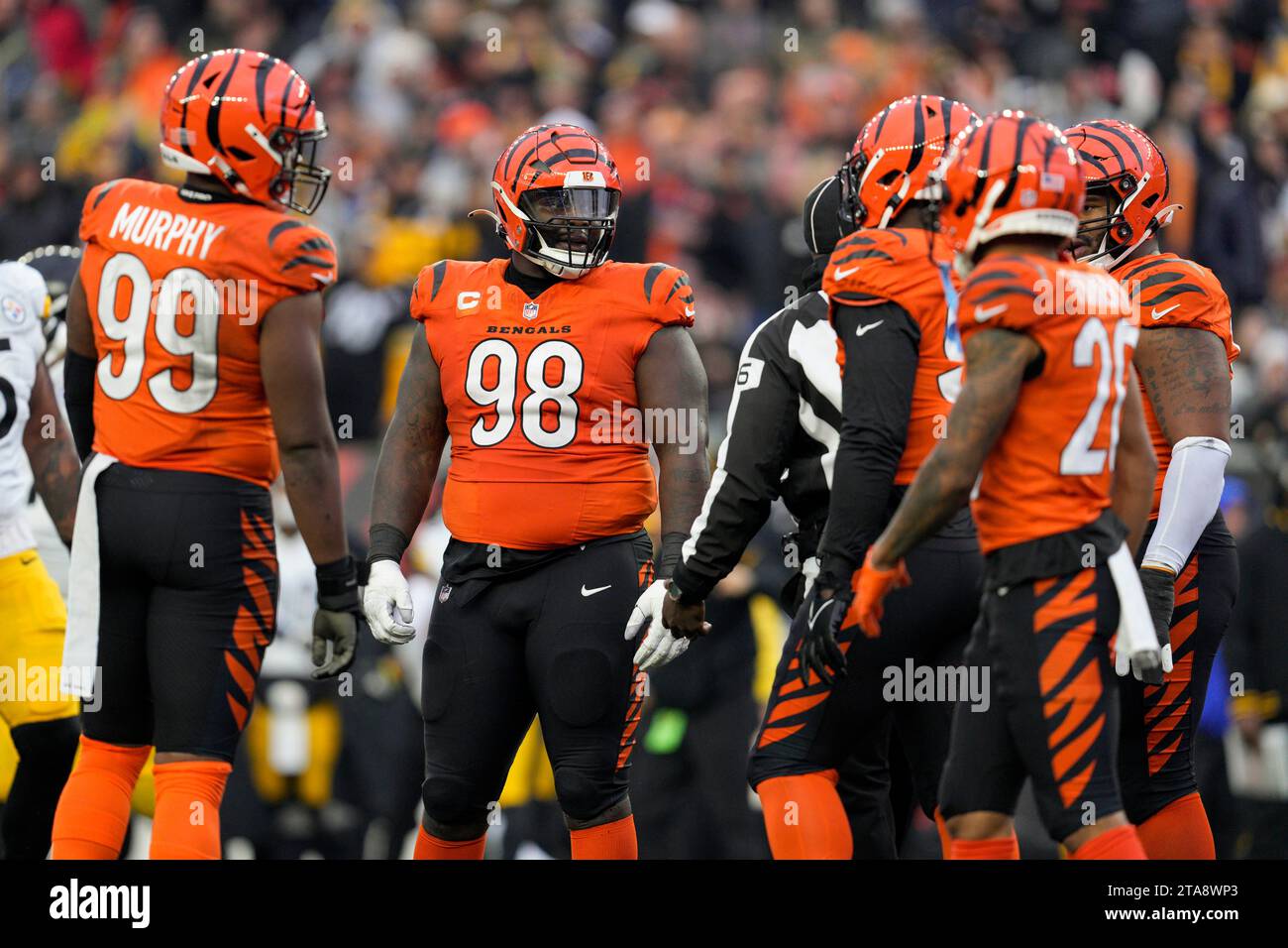 Cincinnati Bengals' DJ Reader (98) huddle with Myles Murphy (99) during ...
