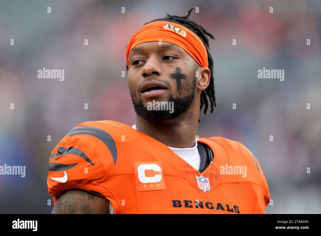 Cincinnati Bengals' Joe Mixon warms up prior to an NFL football game ...
