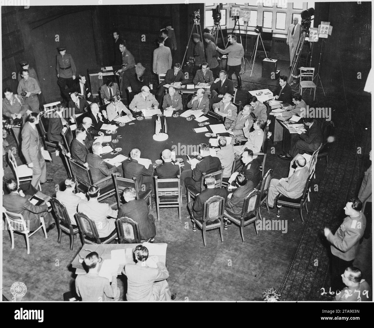 Potsdam conference table Black and White Stock Photos & Images - Alamy