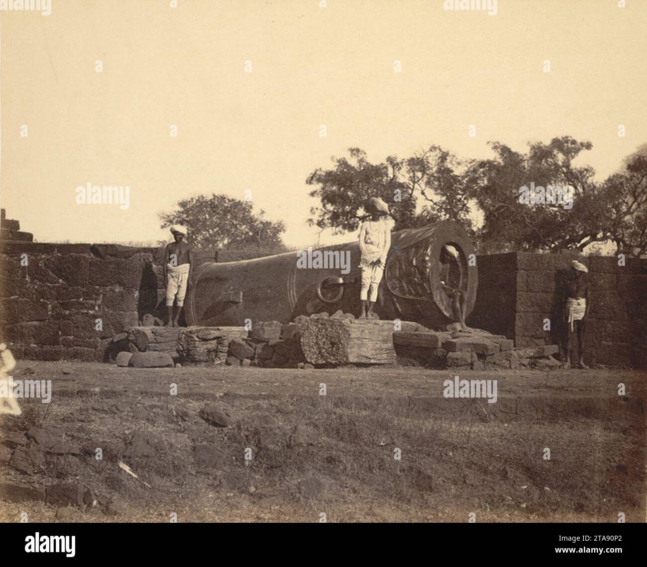 View of the Malik-i-Maidan Gun in the Fort at Bijapur Stock Photo - Alamy