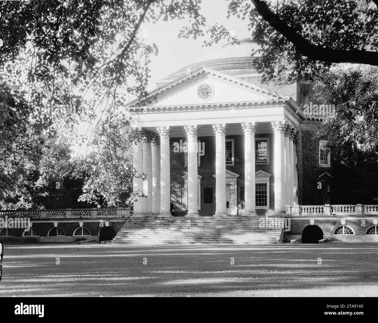 Rotunda university virginia historical Black and White Stock Photos ...