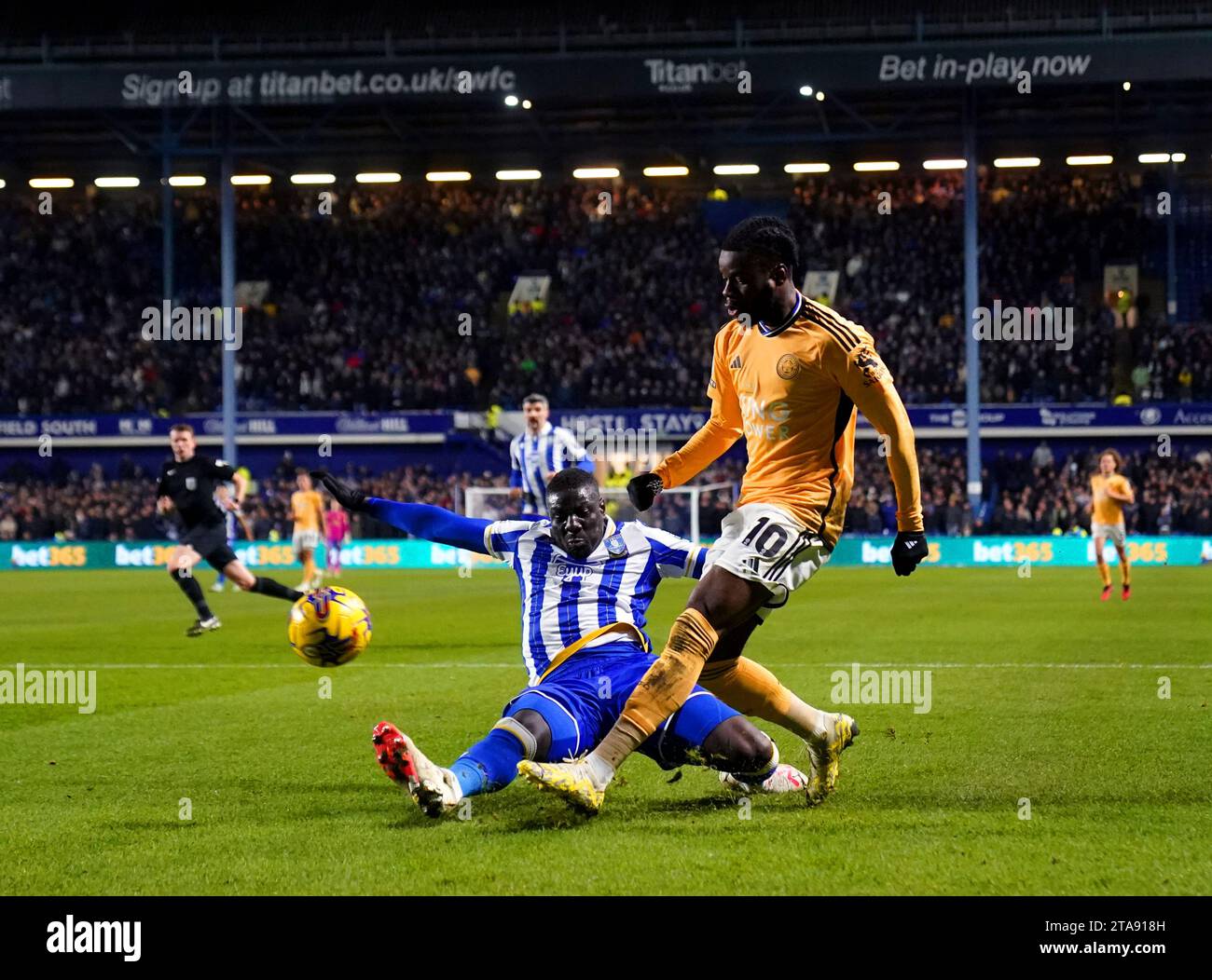 Leicester City's Stephy Mavididi (right) and Sheffield Wednesday's ...