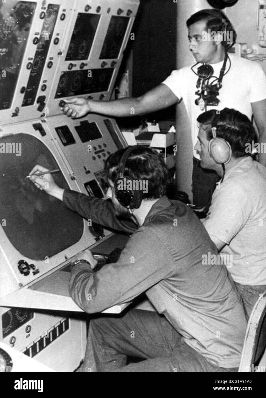 View of the sonar room aboard USS Columbus (CG-12), in 1972 Stock Photo ...