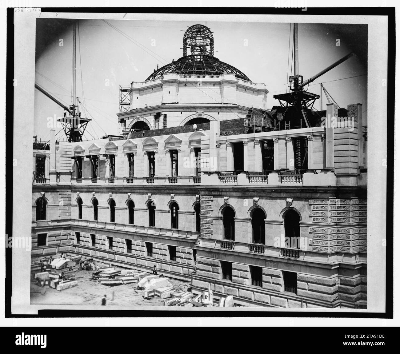 View of the superstructure taking form above the rotunda, Library of ...