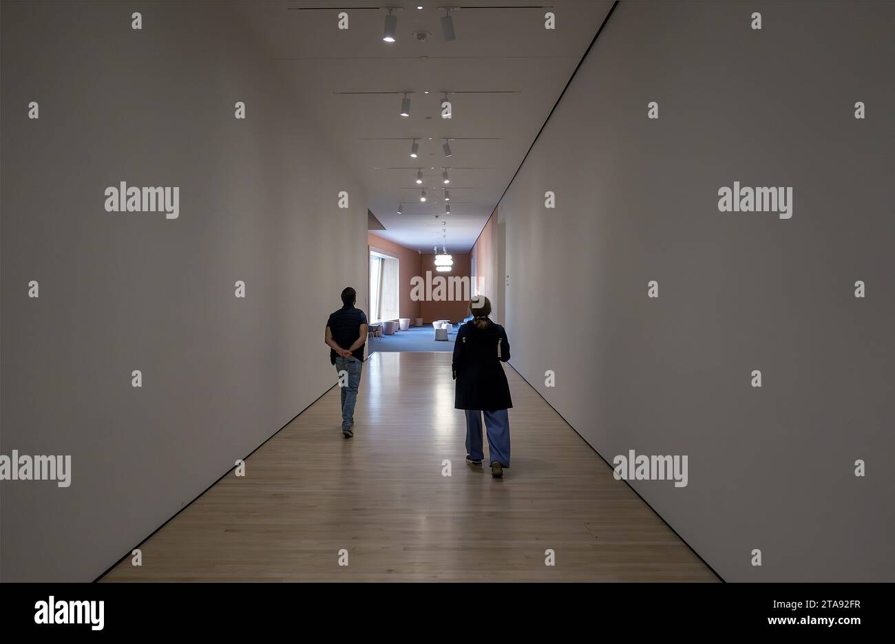 People walk down a corridor in San Francisco Museum of Modern Art ...
