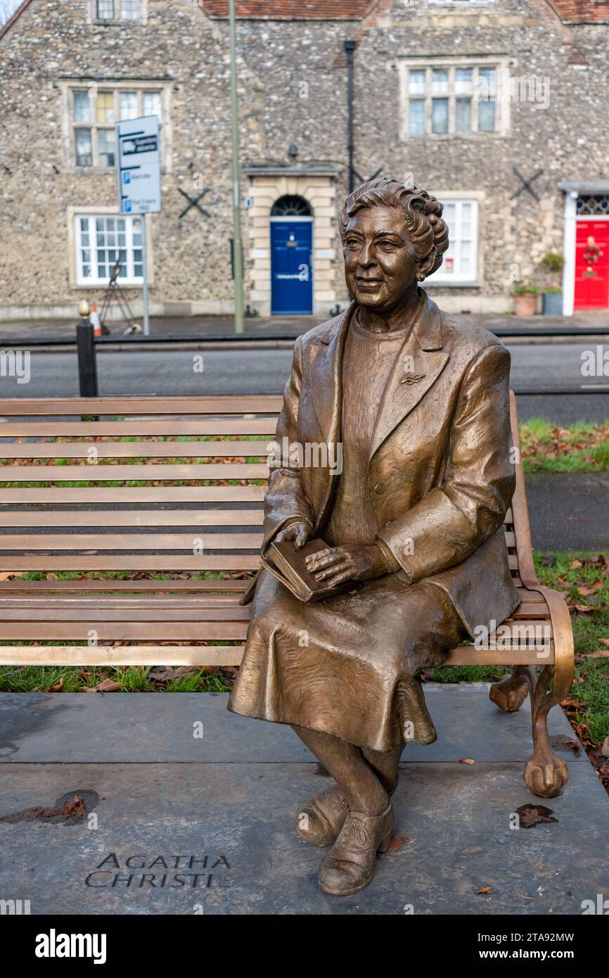 Agatha Christie Statue bench, Kinecroft, Wallingford, November 2023 ...