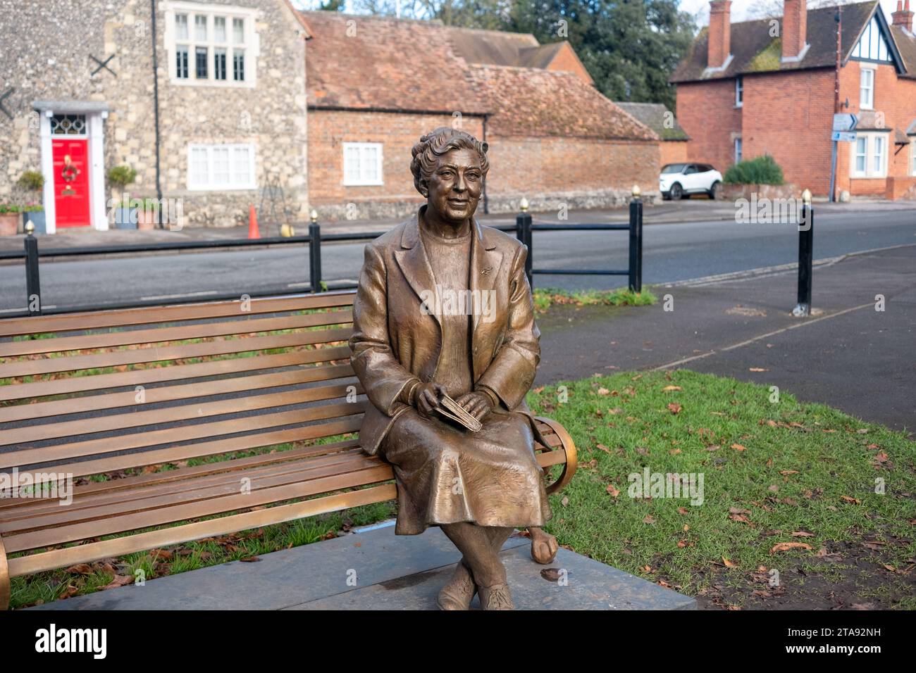 Agatha Christie Statue bench, Kinecroft, Wallingford, November 2023 ...