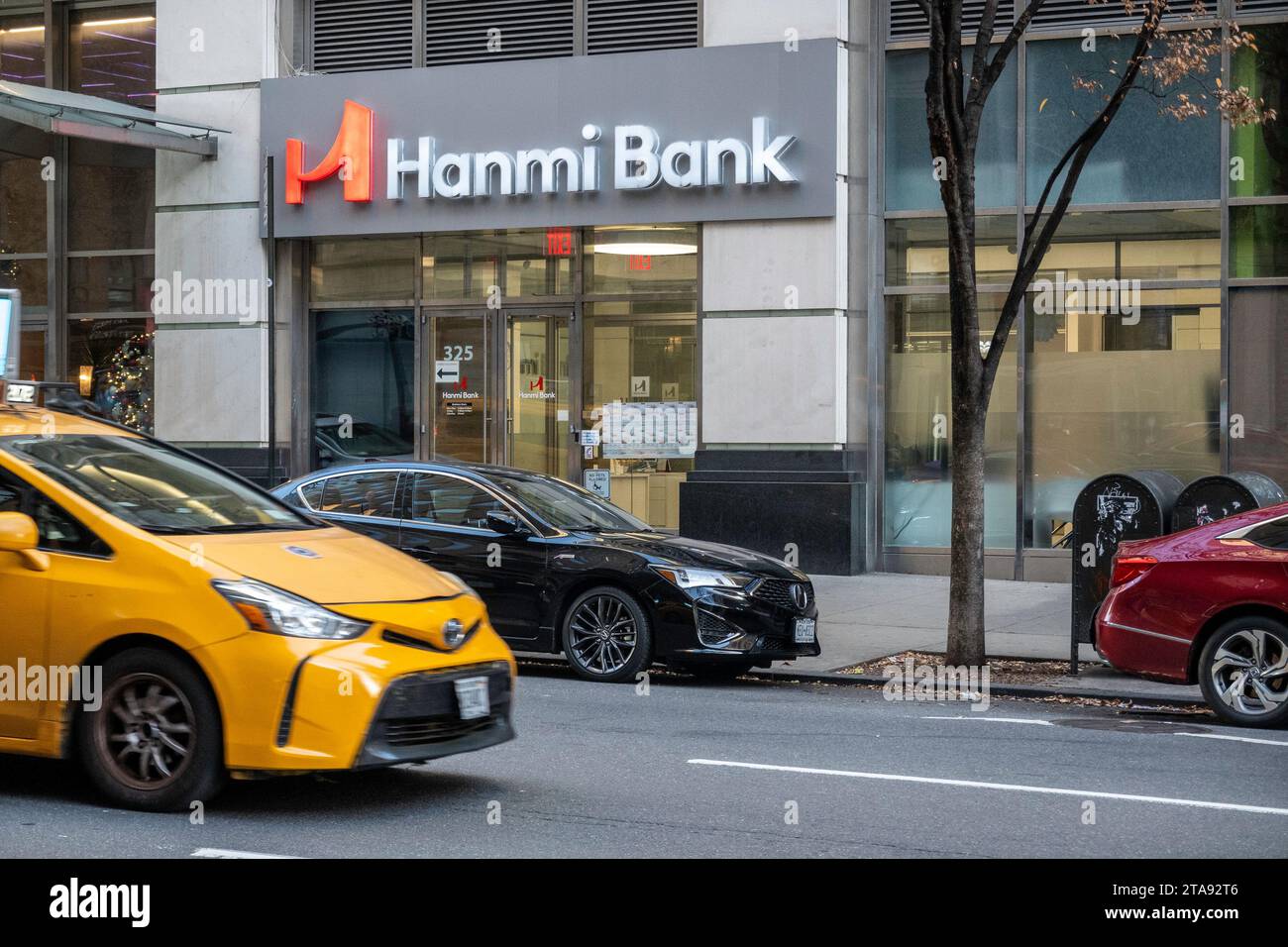 A branch of the Korean-American Hanmi Bank is located near Koreatown in ...
