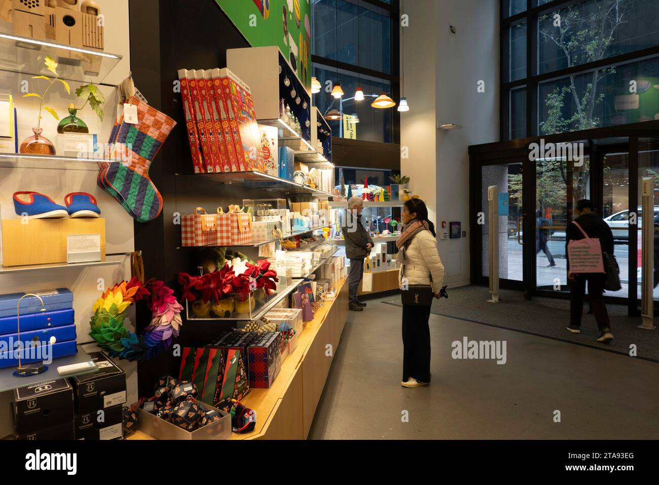 Moma design store museum of modern art city hi-res stock photography ...