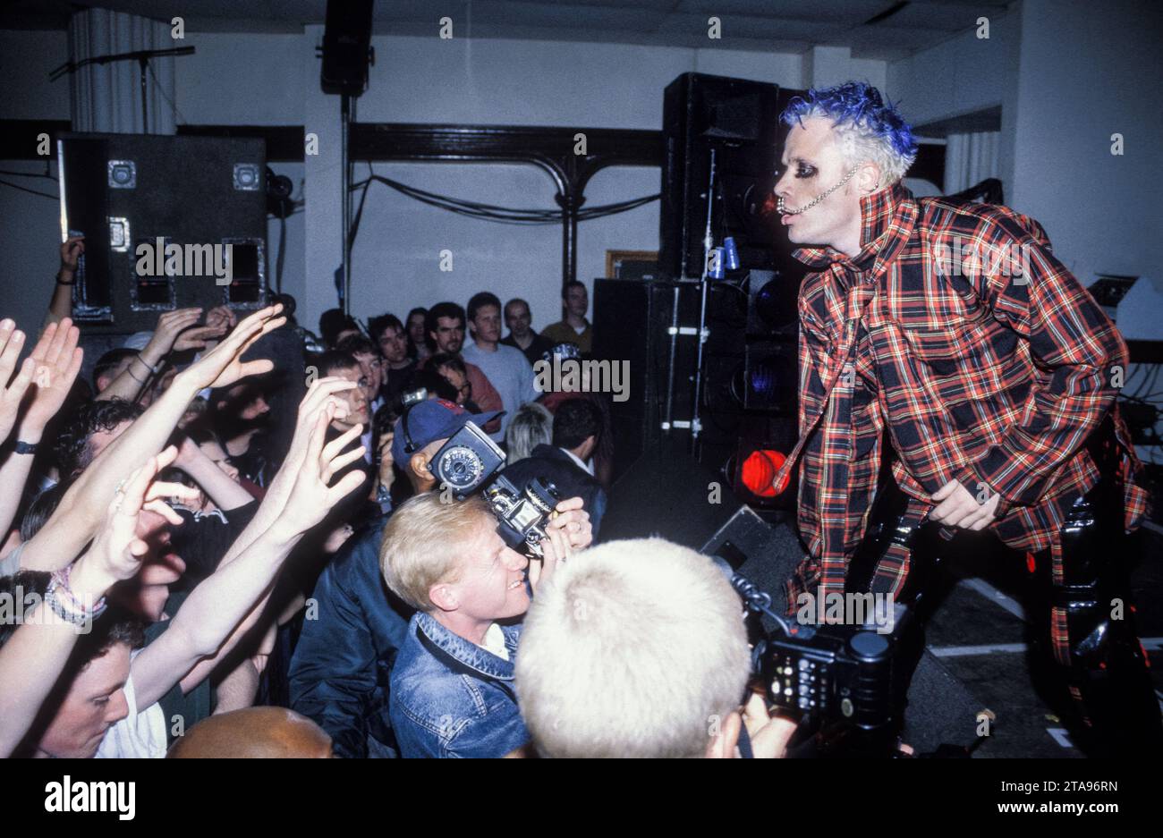 KEITH FLINT, PRODIGY, LIVE, 1995: Keith Flint (1969-2019) of the ...