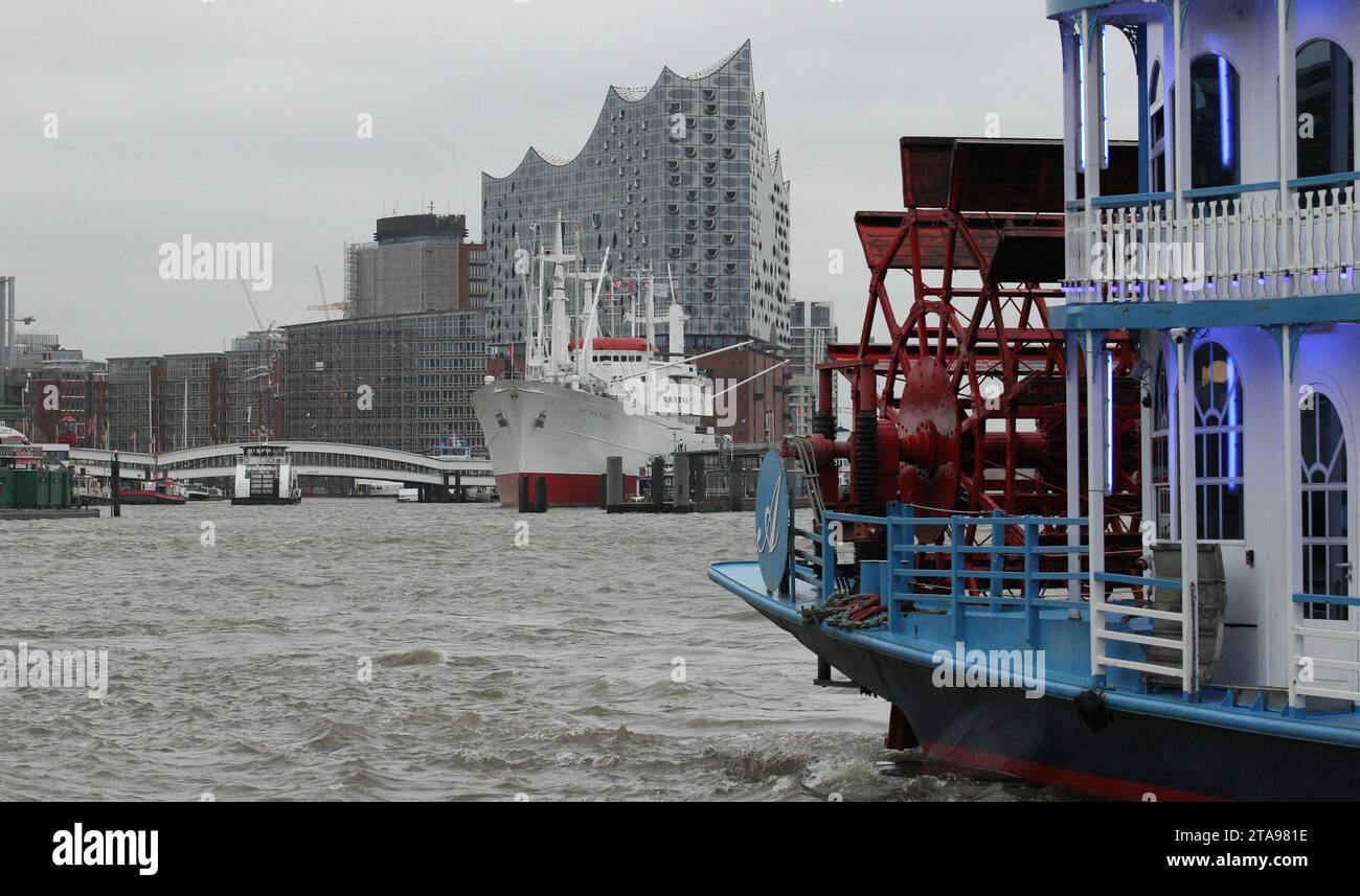 Elbphilharmonie opera house hi-res stock photography and images - Alamy