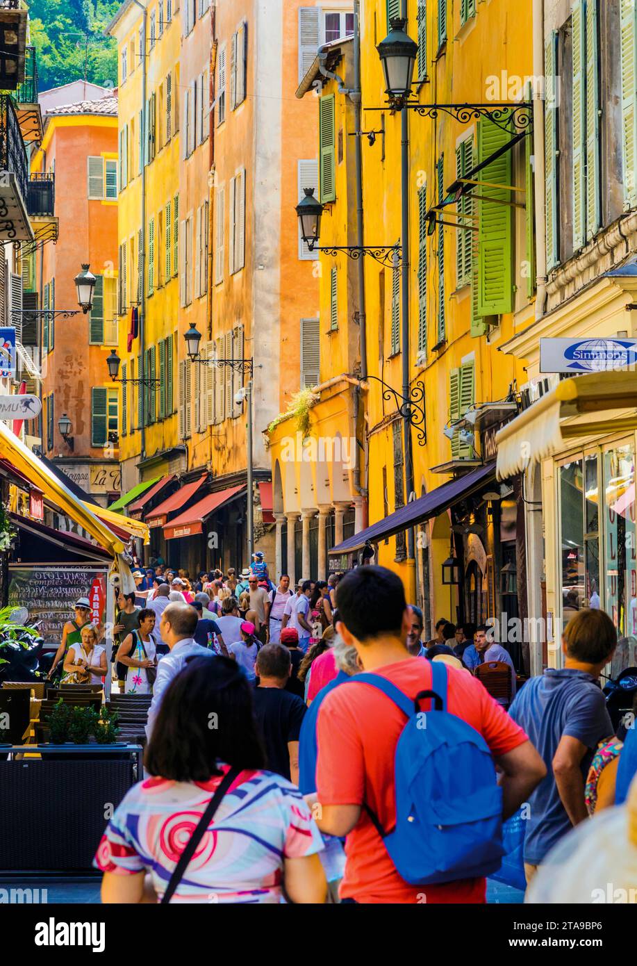 Crowd street city france hi-res stock photography and images - Alamy