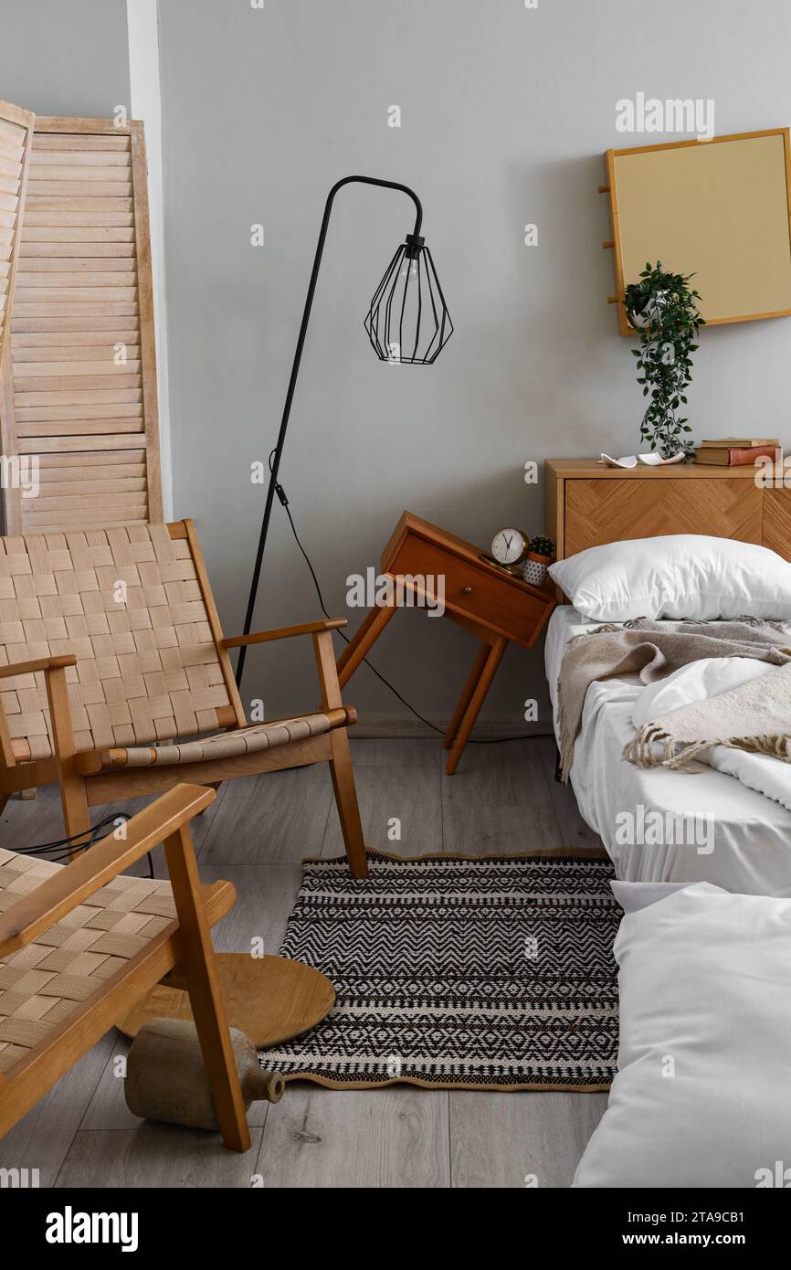 Messy table bed hi-res stock photography and images - Alamy