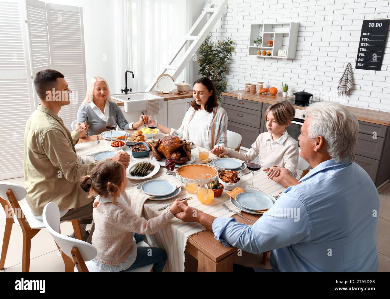 Family praying together meal dining hi-res stock photography and images ...