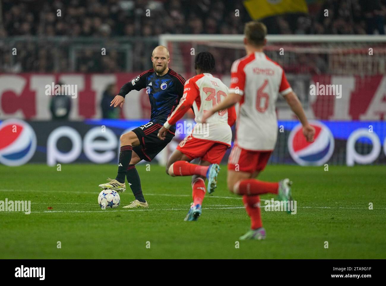 Allianz Arena, Munich, Germany. 29th Nov, 2023. Nicolai Boilesen (FC ...