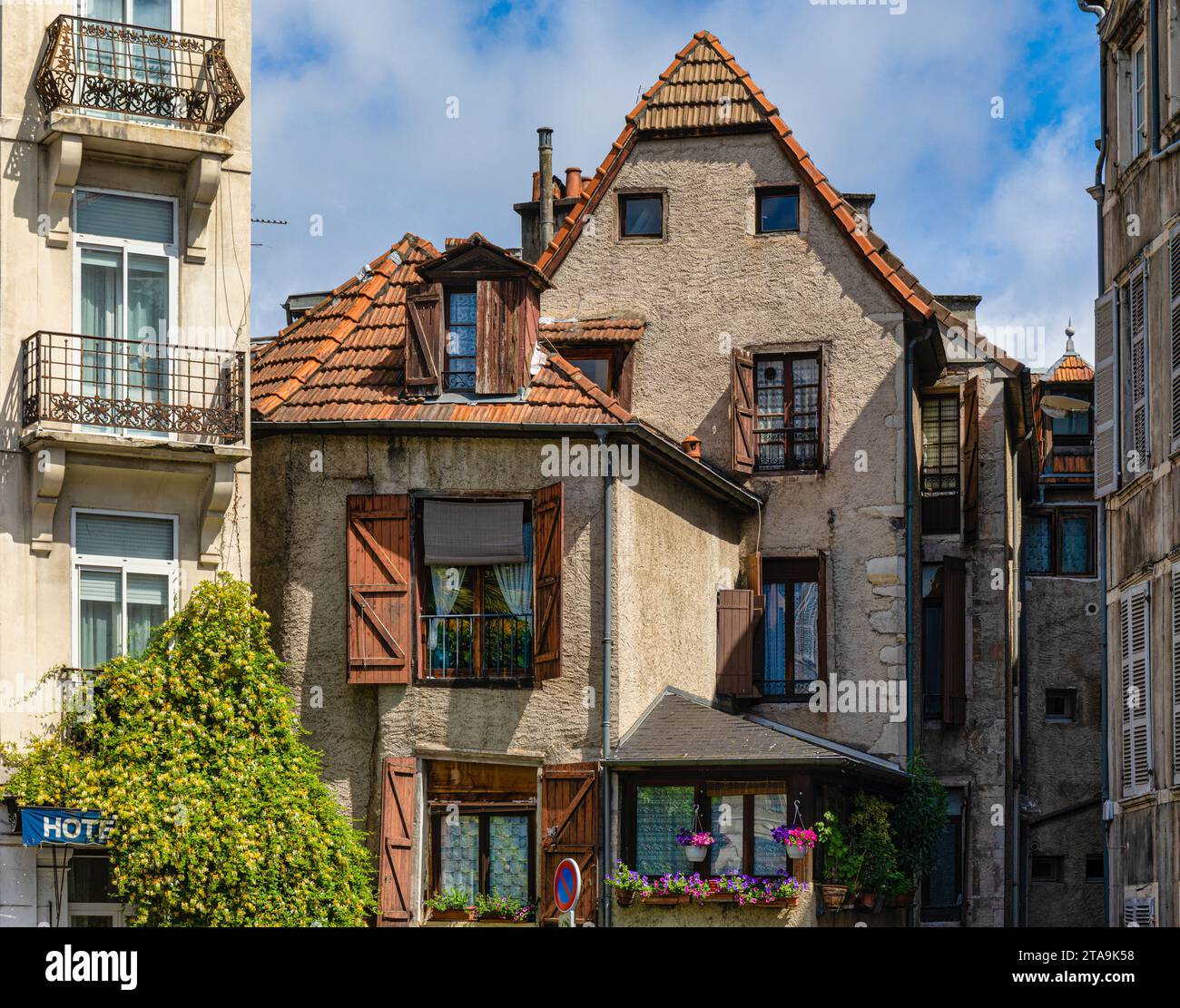 Old building in Pau, Nouvelle-Aquitaine, France Stock Photo - Alamy