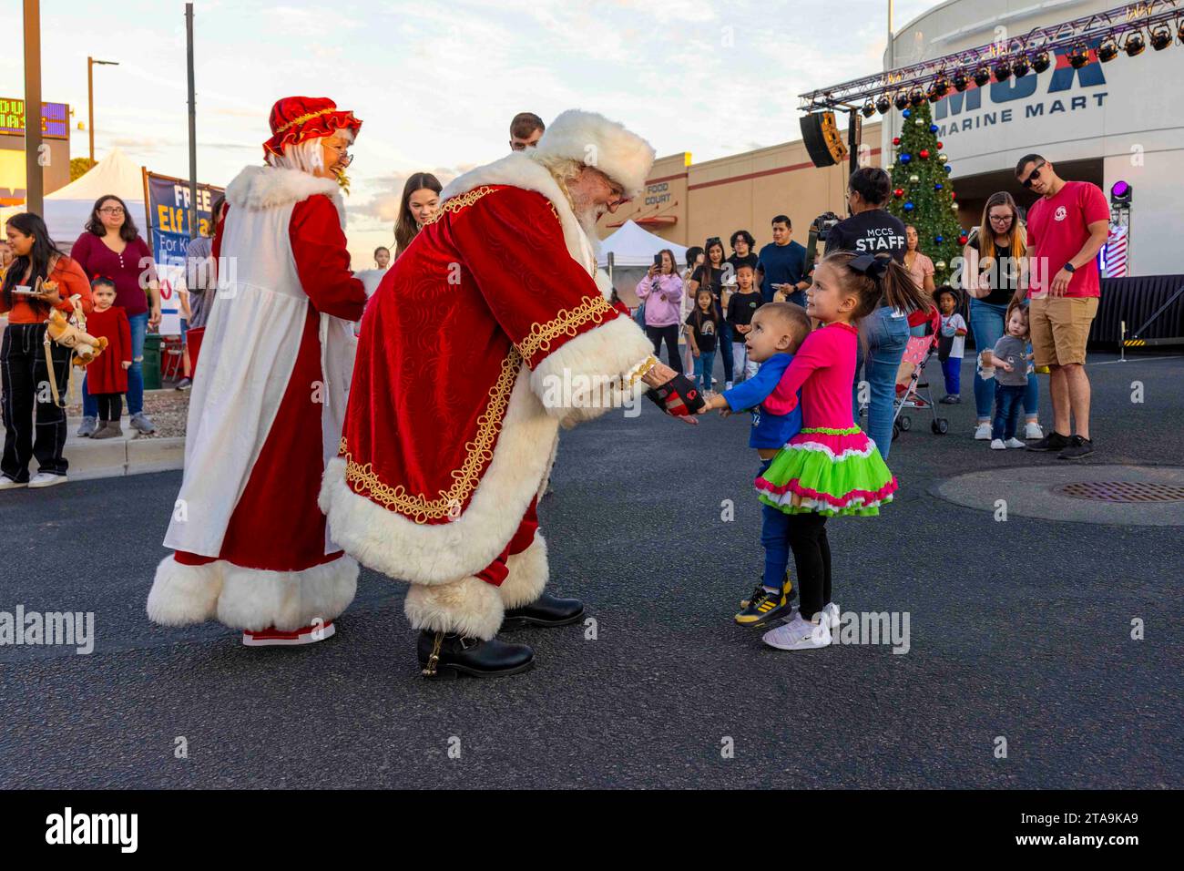 Yuma, Arizona, USA. 17th Nov, 2023. Families participate during the ...