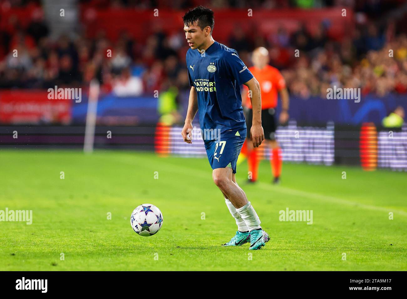 Seville, Spain. 29th Nov, 2023. Hirving Lozano (27) of PSV Eindhoven ...