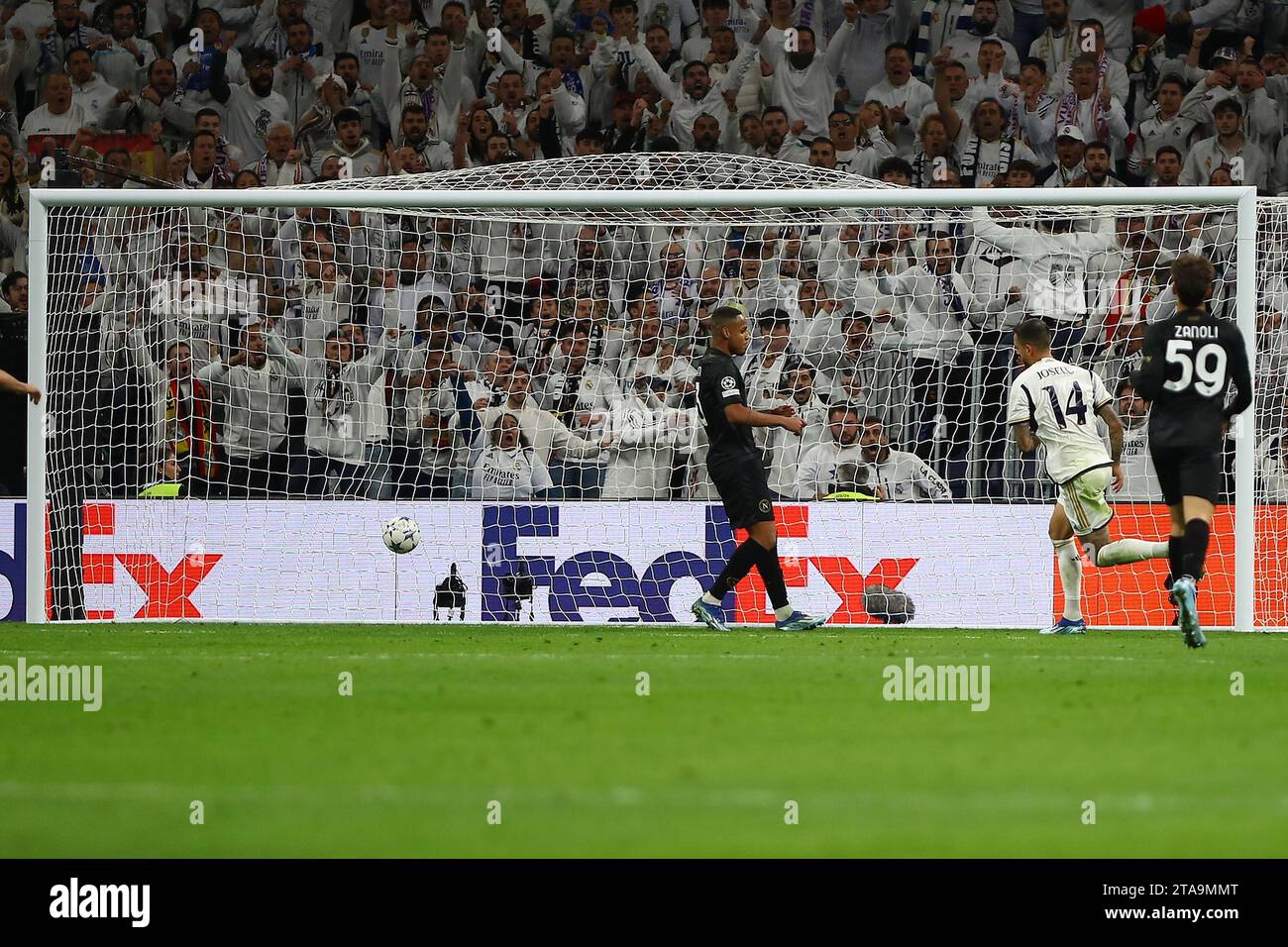Madrid, Spain. 29th Nov, 2023. Real Madrid´s Joselu scores during ...