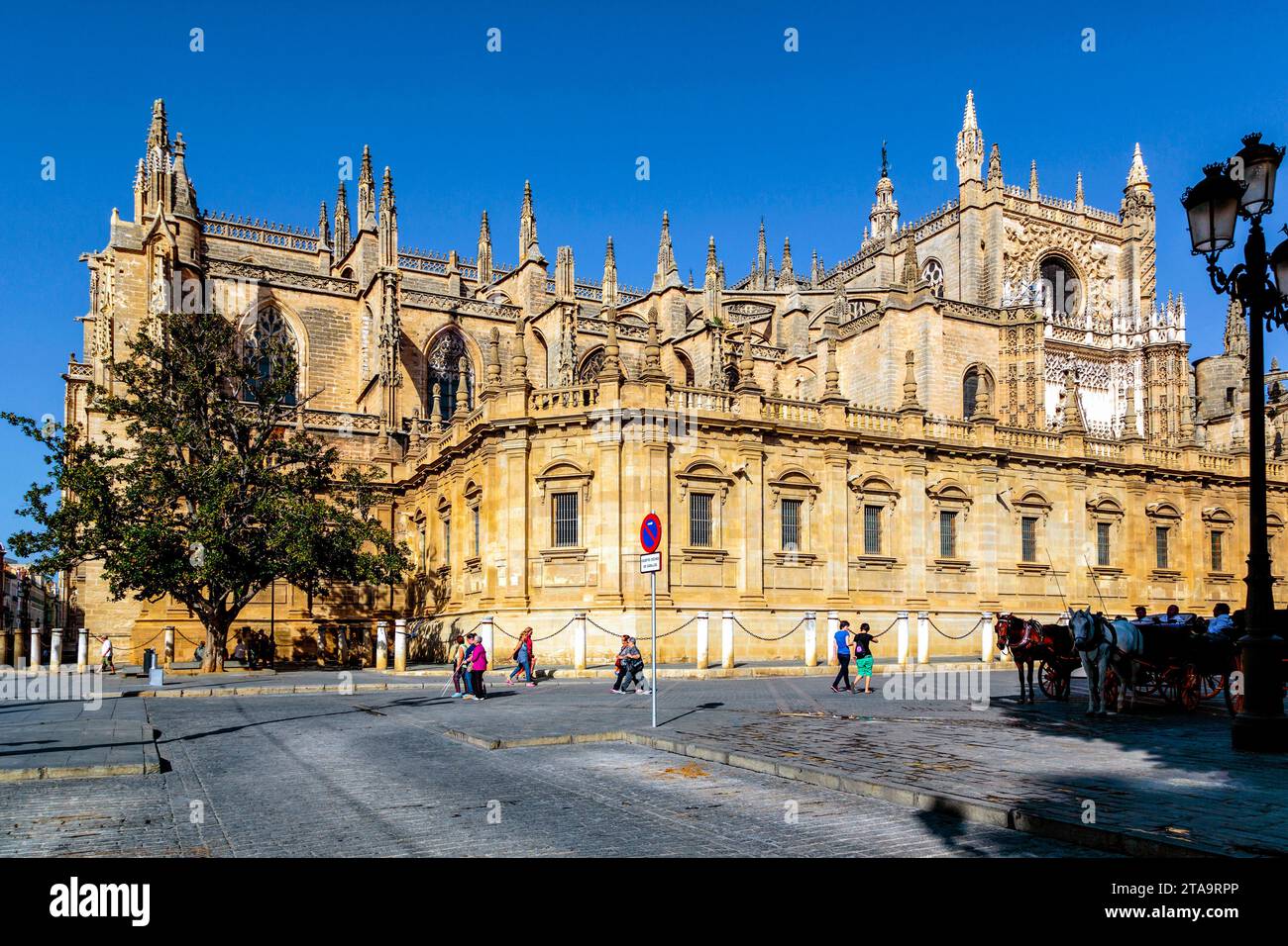 Tourism cathedral hi-res stock photography and images - Alamy