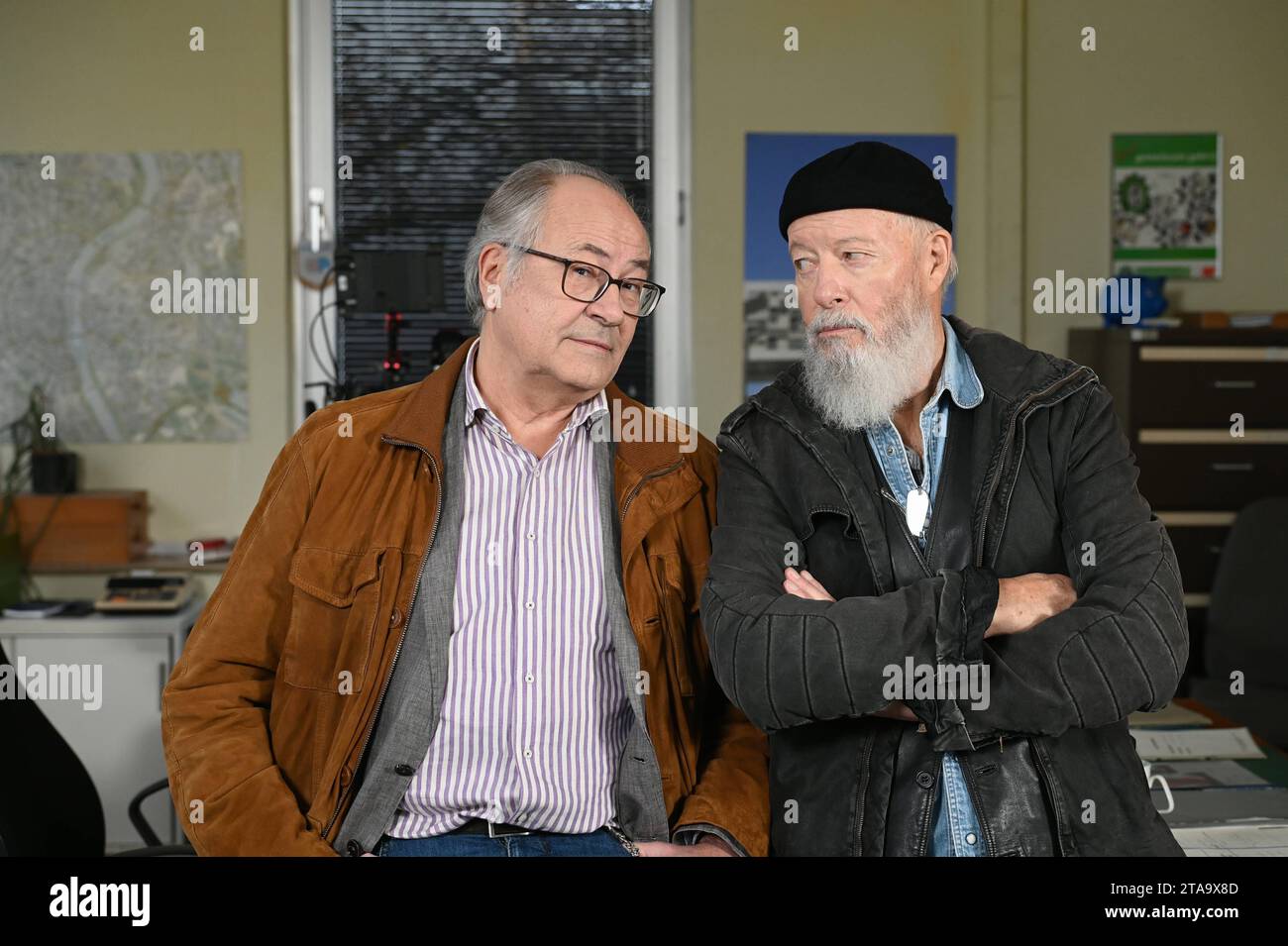 Schauspieler Hartmut Volle und Bill Mockridge, l-r, posieren am Set der ...