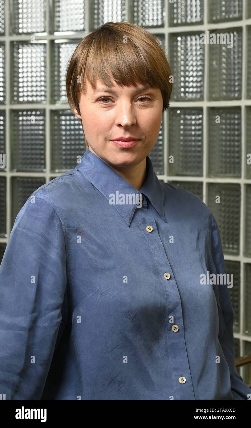 Schauspielerin Katja Danowski posiert am Set der ARD Serie Rentnercops *** Actress Katja ...