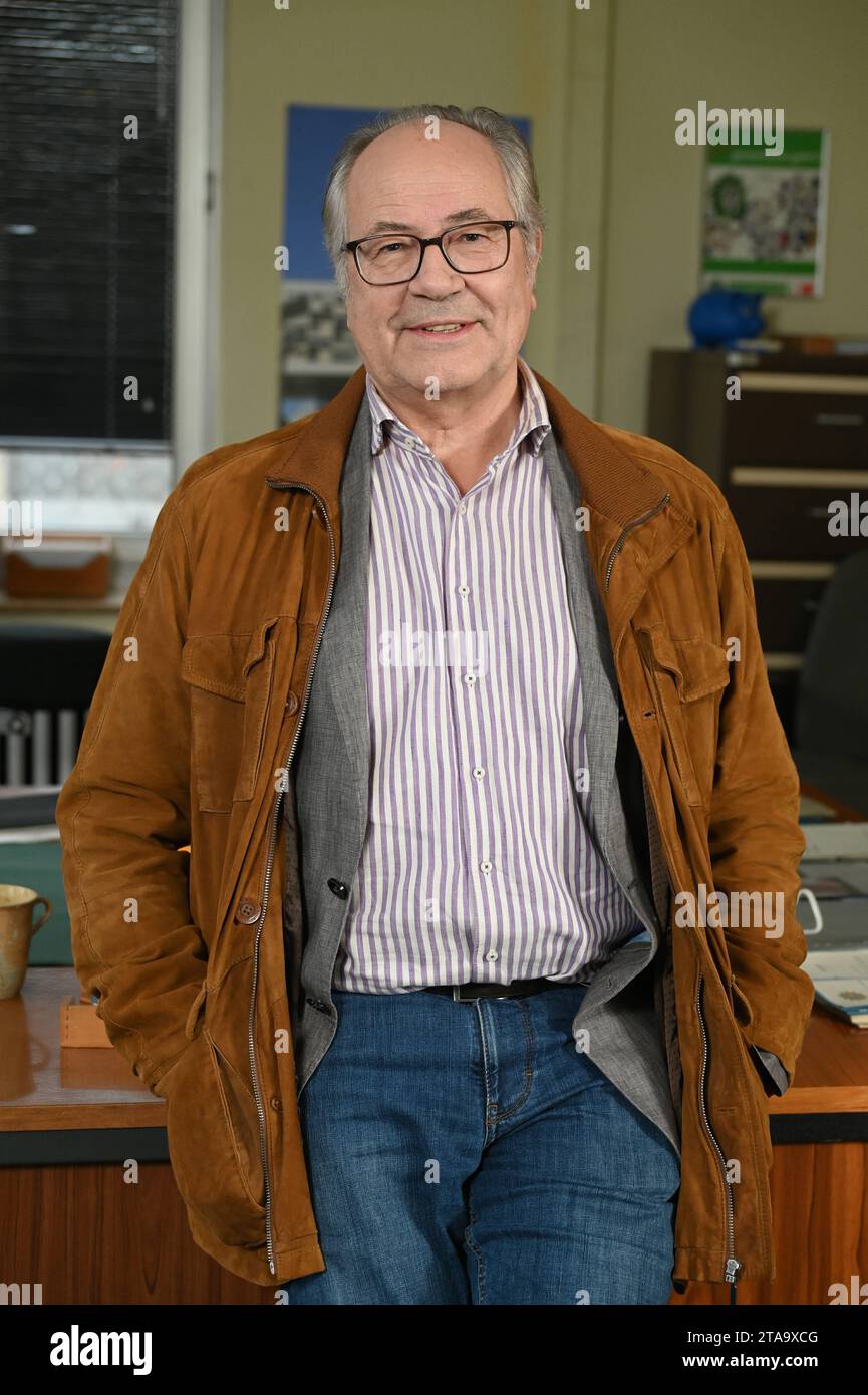 Schauspieler Hartmut Volle posiert am Set der ARD Serie Rentnercops ...